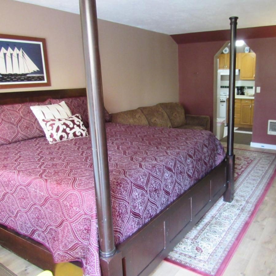 Rooms and Rates - Captain Cook Inn